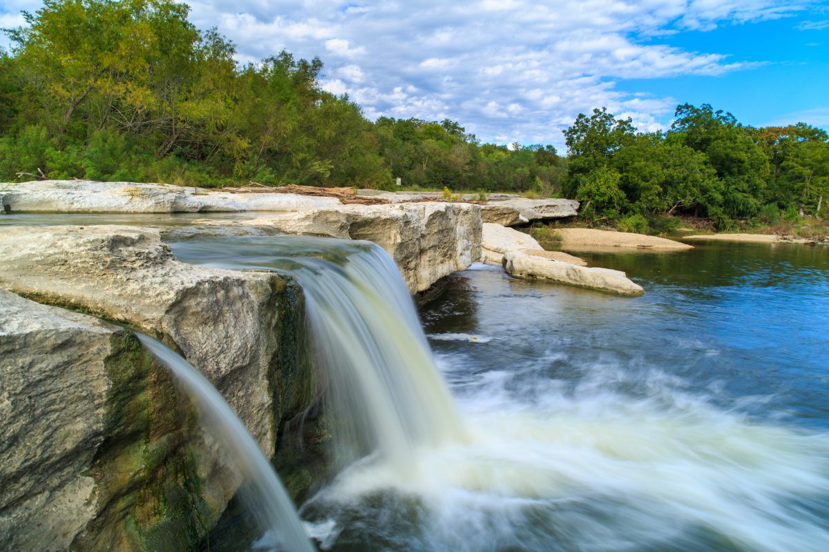 15 Stunning Waterfalls in Texas (+ Map to Find Them!)