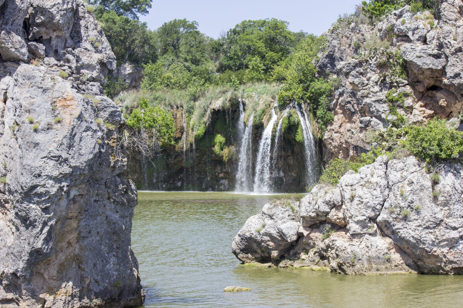 15 Stunning Waterfalls in Texas (+ Map to Find Them!)